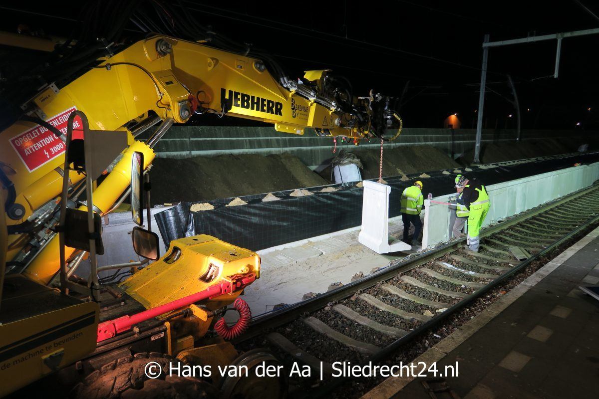 Megaklus aanleg nieuwe perrons draait op volle toeren - Sliedrecht24