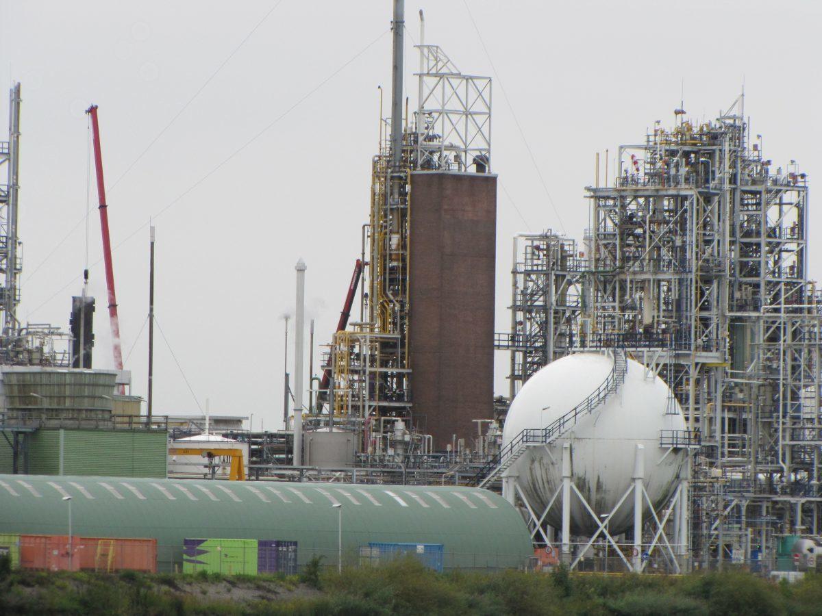 Binnenbrand in fabriek DuPont - Sliedrecht24 Binnenbrand in fabriek DuPont - Sliedrecht24