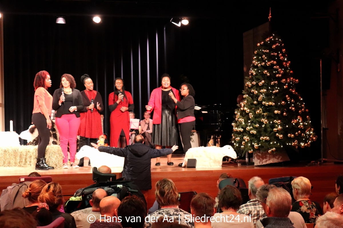 Fraai uitgevoerde Kerstviering in De Ark - Sliedrecht24