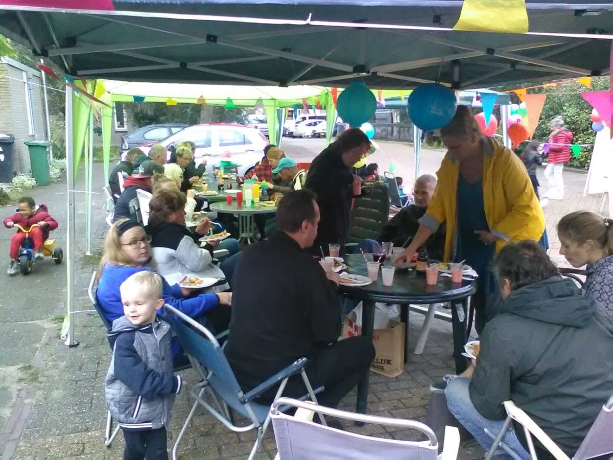 Buurtfeest met internationale hapjes in Populierenhof - Sliedrecht24