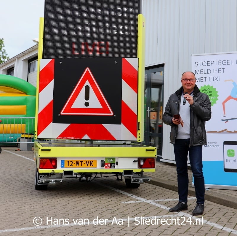 Wethouder geeft officieel startsein Fixi-app tijdens open dag ...