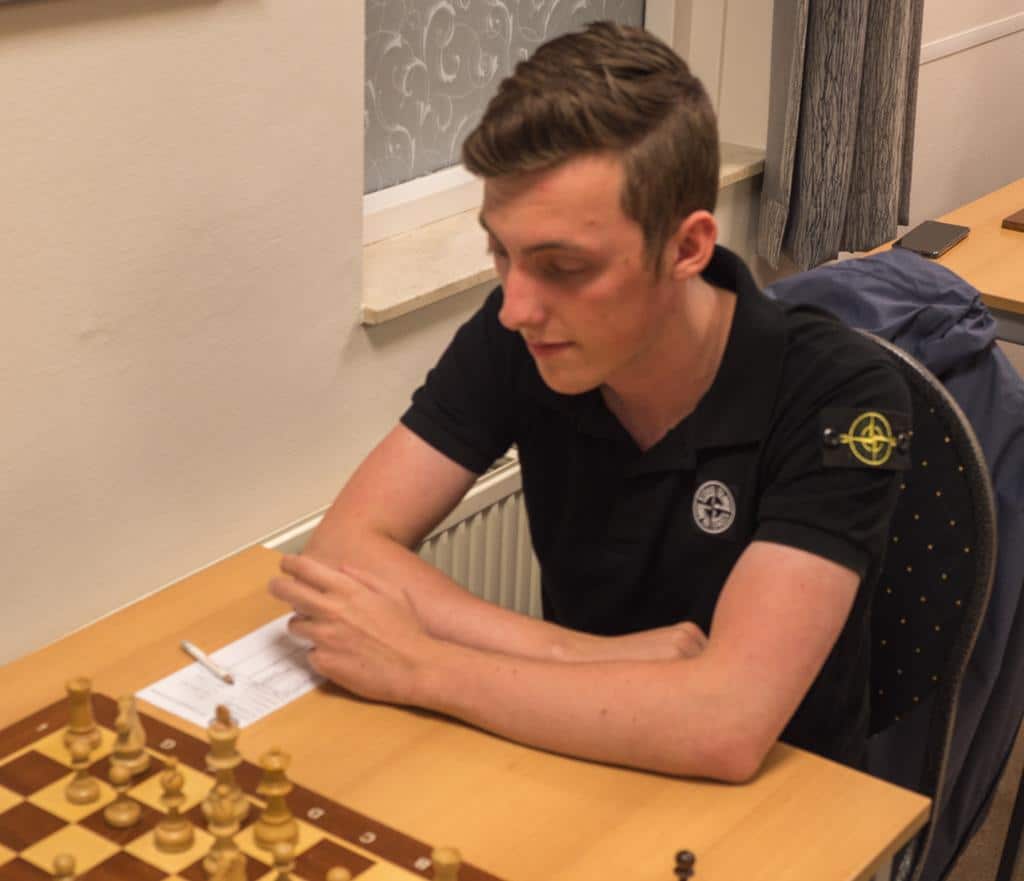 Schaakvereniging had weekend nodig om winnaar uit te roepen - Sliedrecht24