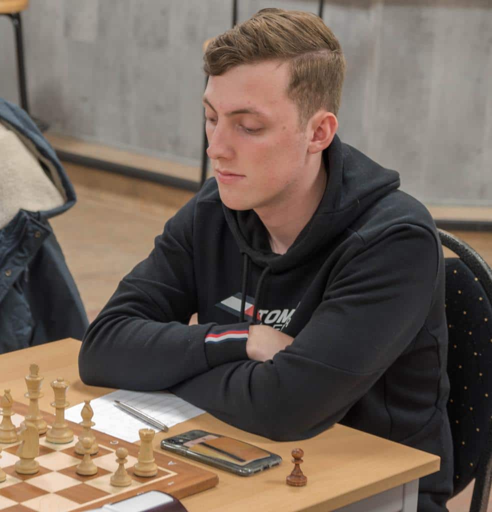 Gijsen brengt spanning terug in interne schaakcompetitie - Sliedrecht24