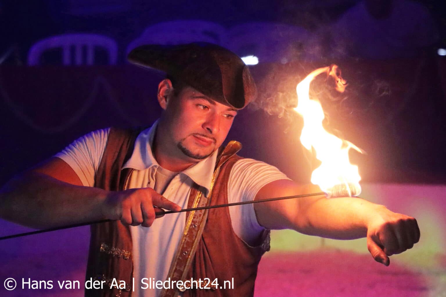 Circus Bossle trekt aandacht met spectaculaire show - Sliedrecht24