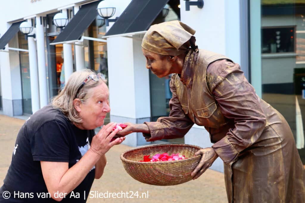 Eerste lustrum Living Statues and Art Festival met vijftig levende ...