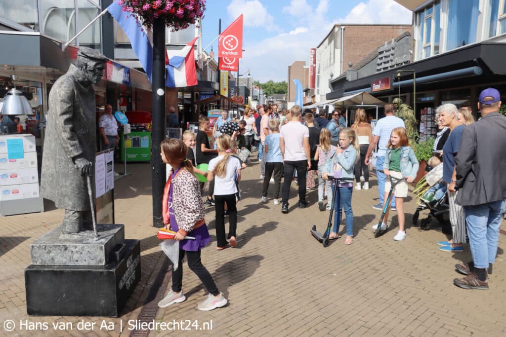 Eerste lustrum Living Statues and Art Festival met vijftig levende ...
