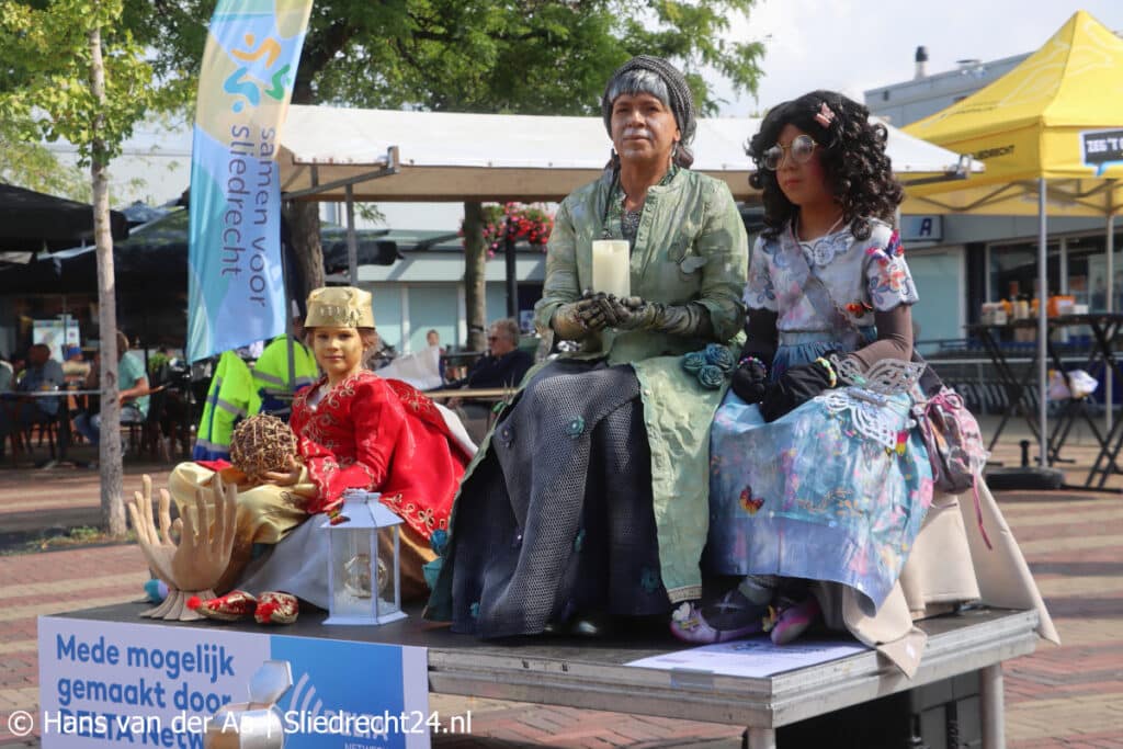 Eerste lustrum Living Statues and Art Festival met vijftig levende ...