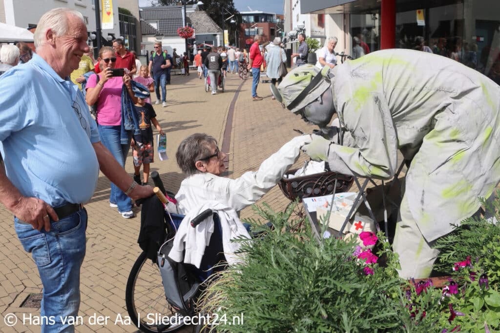Eerste lustrum Living Statues and Art Festival met vijftig levende ...
