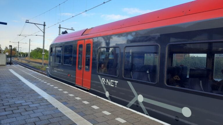 Qbuzz: 'In- en uitchecken met betaalpas in bus en trein' - Sliedrecht24