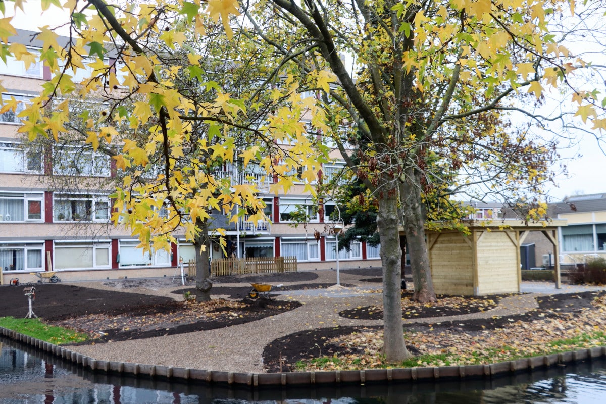 Nieuwe inrichting van plantsoen achter De Delta Borgh - Sliedrecht24