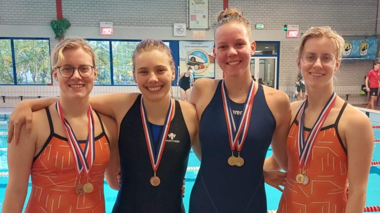 Estafetteploeg pakt goud bij Nationale Zwemcompetitie - Sliedrecht24