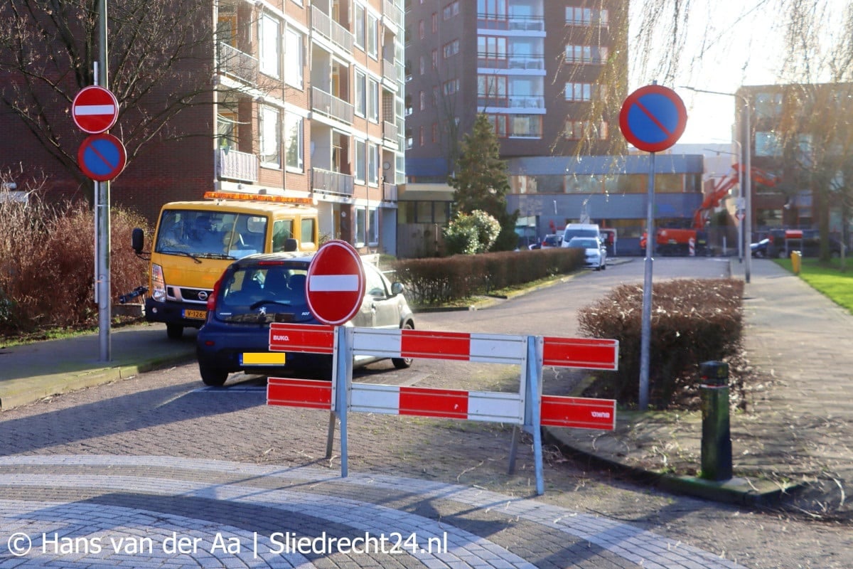 Bestuurders negeren bord eenrichtingsverkeer en krijgen boete ...