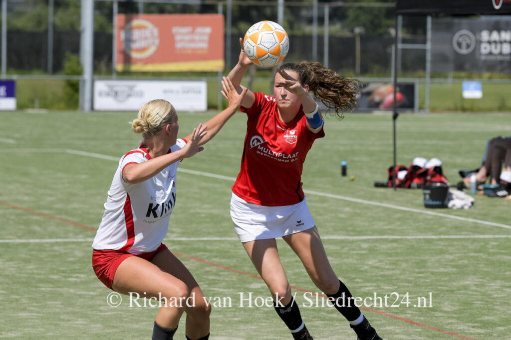 Merwede/Multiplaat - Albatros eindigt in gelijkspel - Sliedrecht24