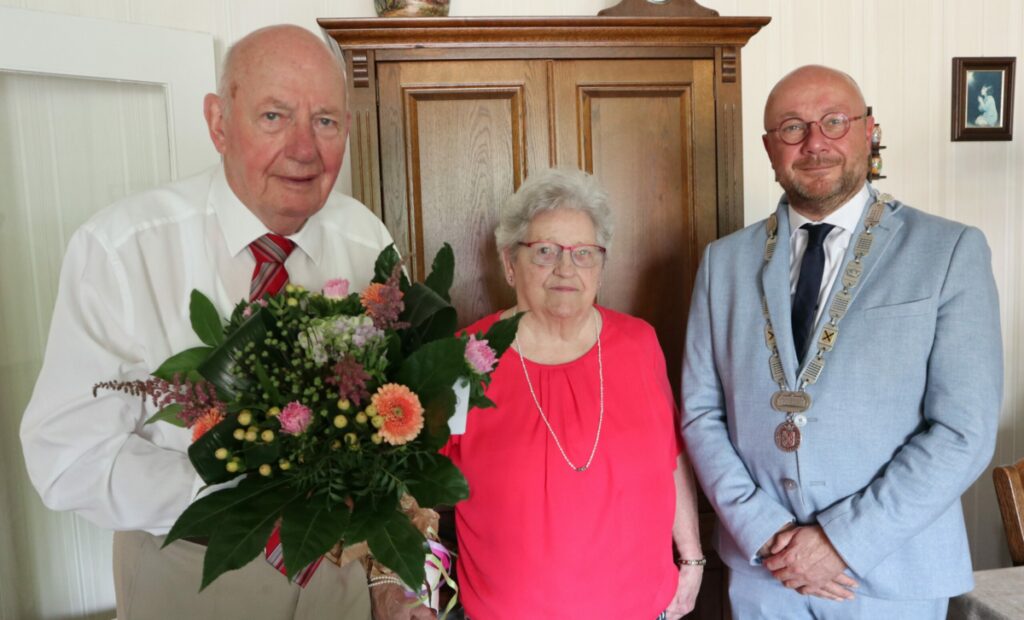 Echtpaar Hartmans 60 jaar getrouwd - Sliedrecht24