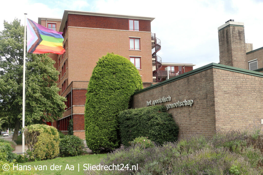 Apostolisch Genootschap laat progress vlag wapperen in plaats van eigen ...