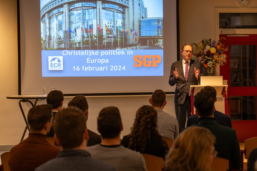 Europarlementariër Ruissen (SGP) licht standpunten toe richting EU ...