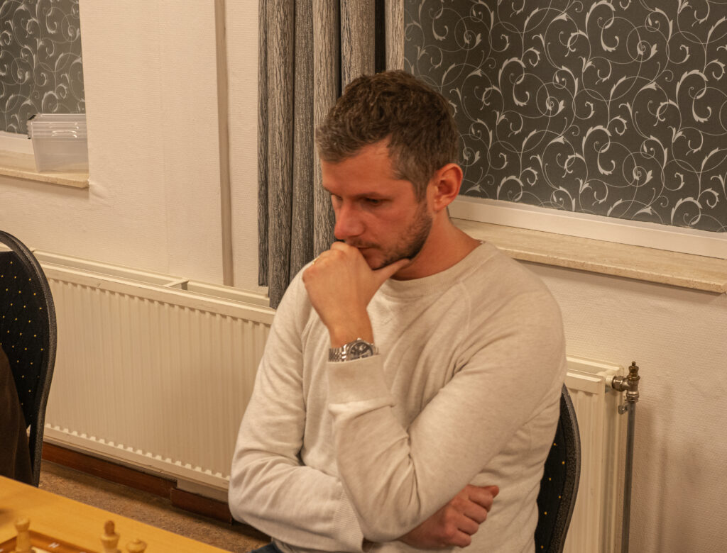 Schaker David Prook stijgt met stip - Sliedrecht24