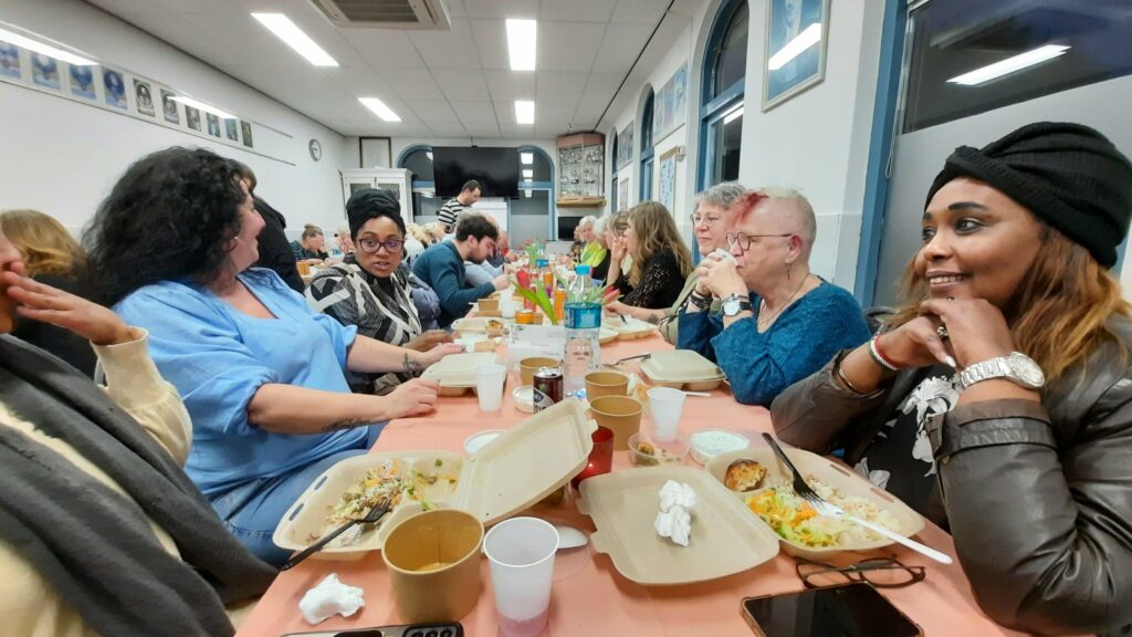 Moskee ontvangt vertegenwoordiging inwoners voor iftar - Sliedrecht24 Moskee ontvangt vertegenwoordiging inwoners voor iftar - Sliedrecht24