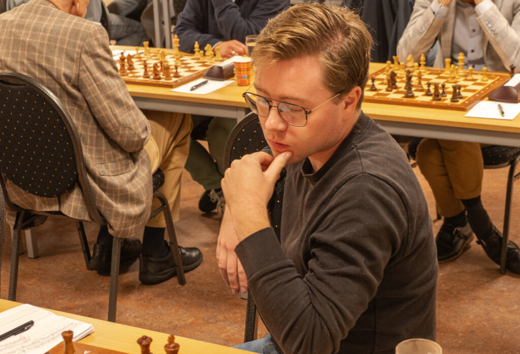 Schaaktalent Rick Stuij klimt dankzij winst in rangschikking - Sliedrecht24