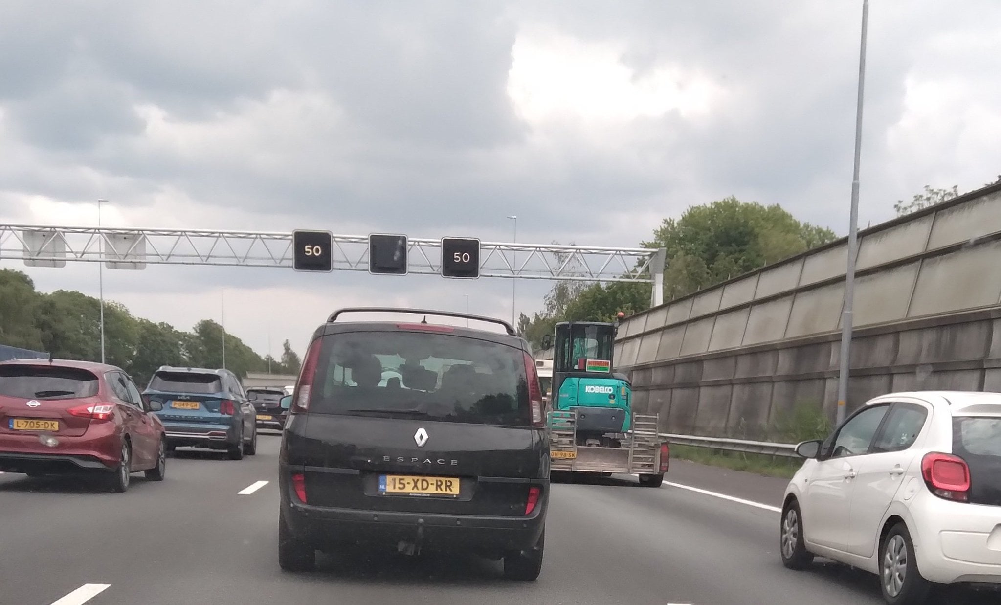 Afsluiting A15 gaat komende weken grote impact hebben; 70 km asfalt ...