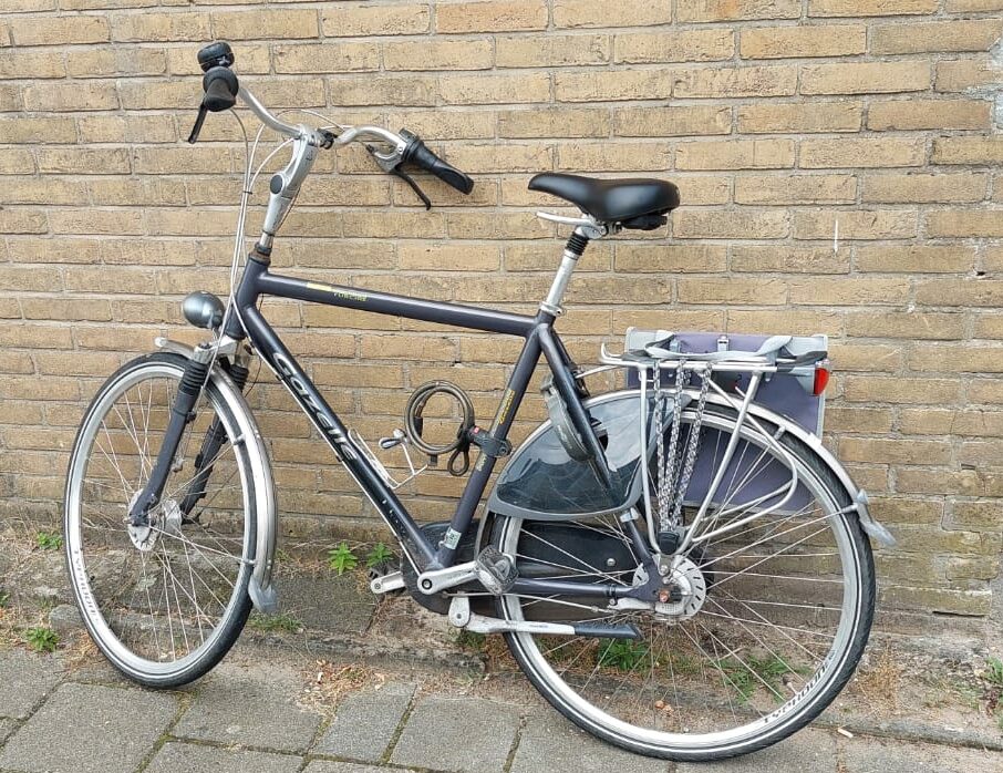 Fiets op slot gevonden; wie is de eigenaar? - Sliedrecht24