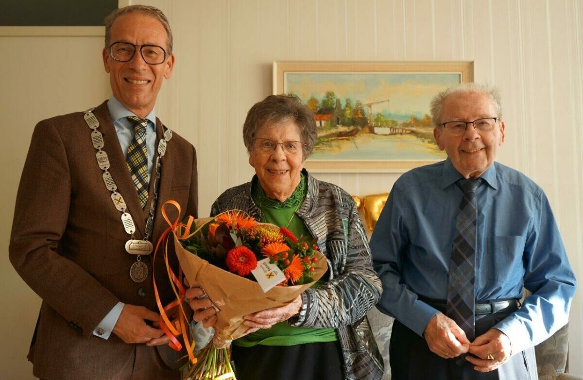 Echtpaar Van Houwelingen-Zwijnenburg viert 65-jarig huwelijksfeest ... Echtpaar Van Houwelingen-Zwijnenburg viert 65-jarig huwelijksfeest ...