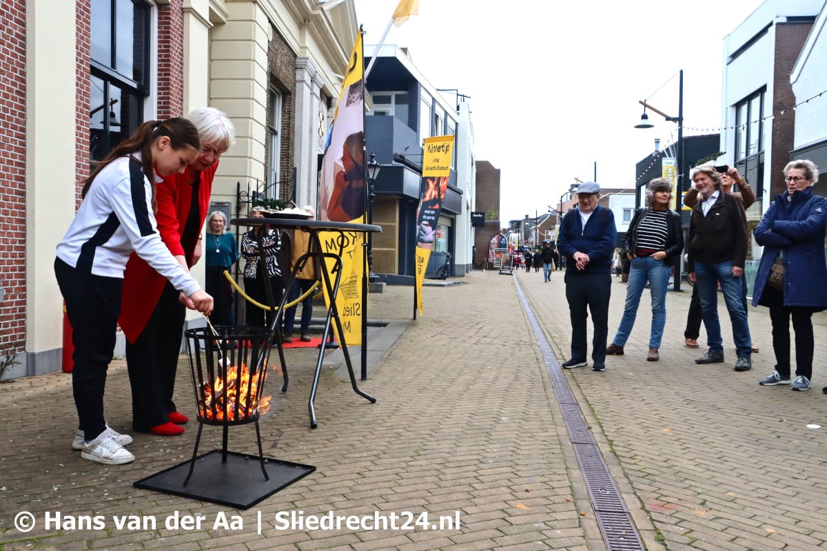 Nieuwe expositie Wintertijd op toepasselijke wijze geopend - Sliedrecht24