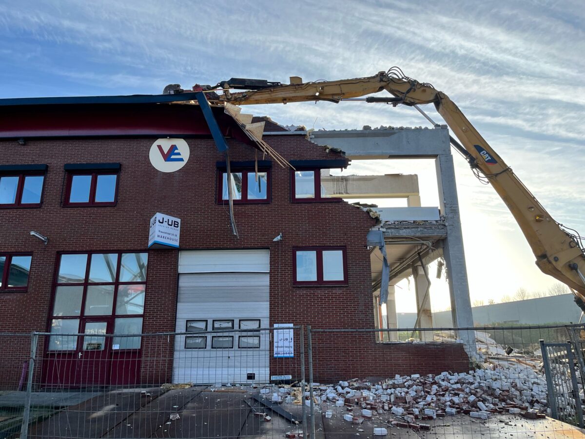 Sloop markant gebouw op bedrijventerrein Nijverwaard - Sliedrecht24