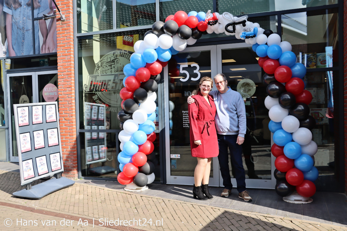 Modelbouw- en treintjeswinkel opent feestelijk op nieuwe locatie - Sliedrecht24