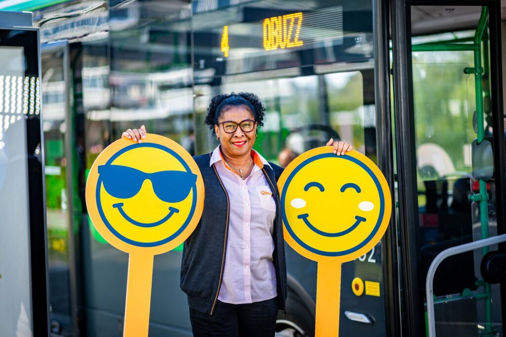 Qbuzz wil reizigers en chauffeurs verbinden met campagne 'Geef een glimlach!' - Sliedrecht24