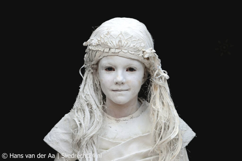 Workshop voor kinderen in aanloop naar Living Statues & Art Festival ...