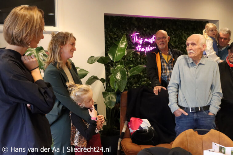 Boekpresentatie Van Wingerden; 'Bij ons langs de rivier' - Sliedrecht24
