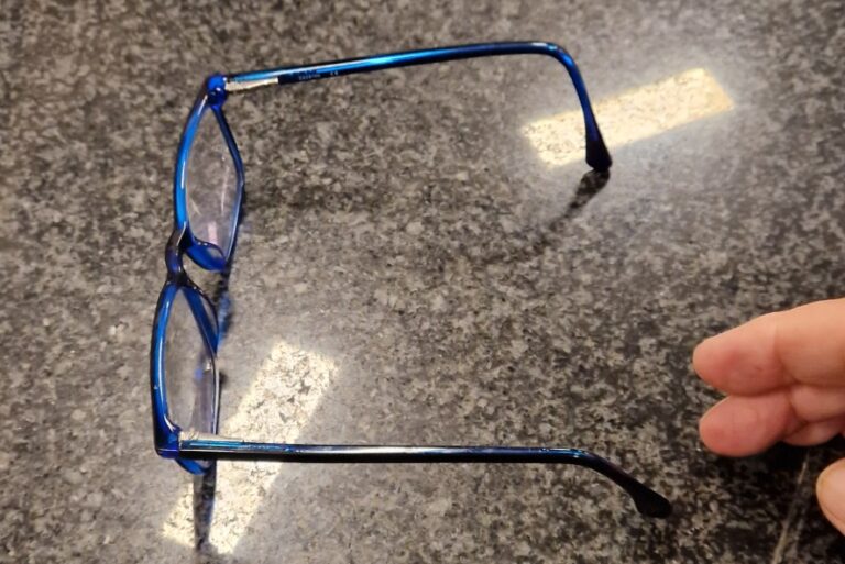 Bril op sterkte op straat gevonden - Sliedrecht24